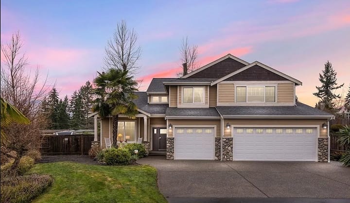 Kn3: Palm Villa: Fenced, Rv, Firepit - 5br - Kent, WA