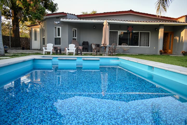 Casa En Renta En El Poblado De Acatlipa ( Temixco) - Temixco