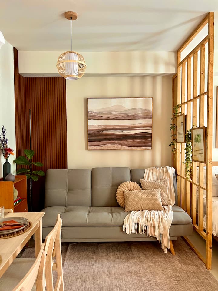 Yugen Stay | Cozy Condo Near Sm With Balcony/pool - Iloilo City