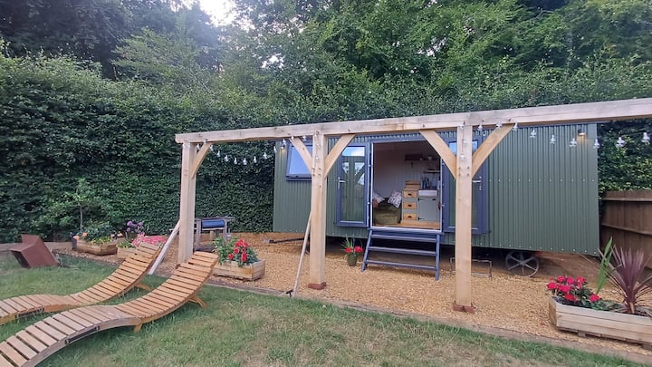 Acer, The Shepherds Hut - Alton