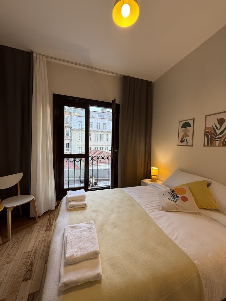 Bright Room With Balcony In The Heart Of Galata 2 - Estambul