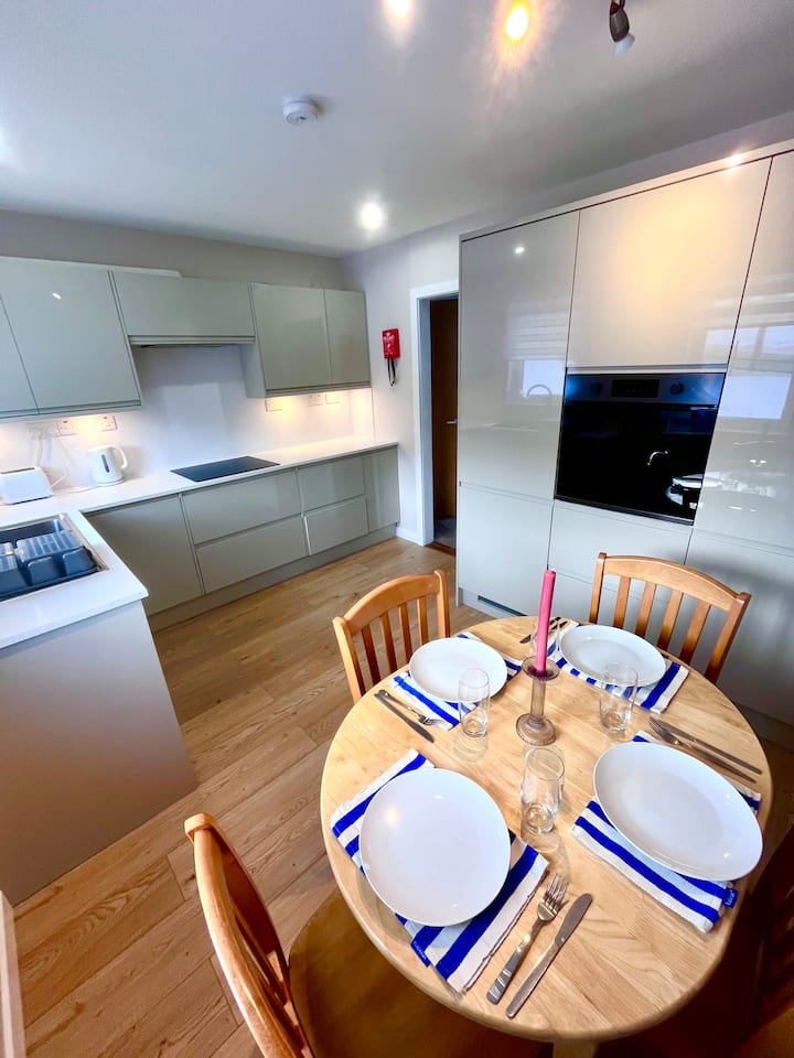 Bright & Airy House With Harbour Views - Lerwick