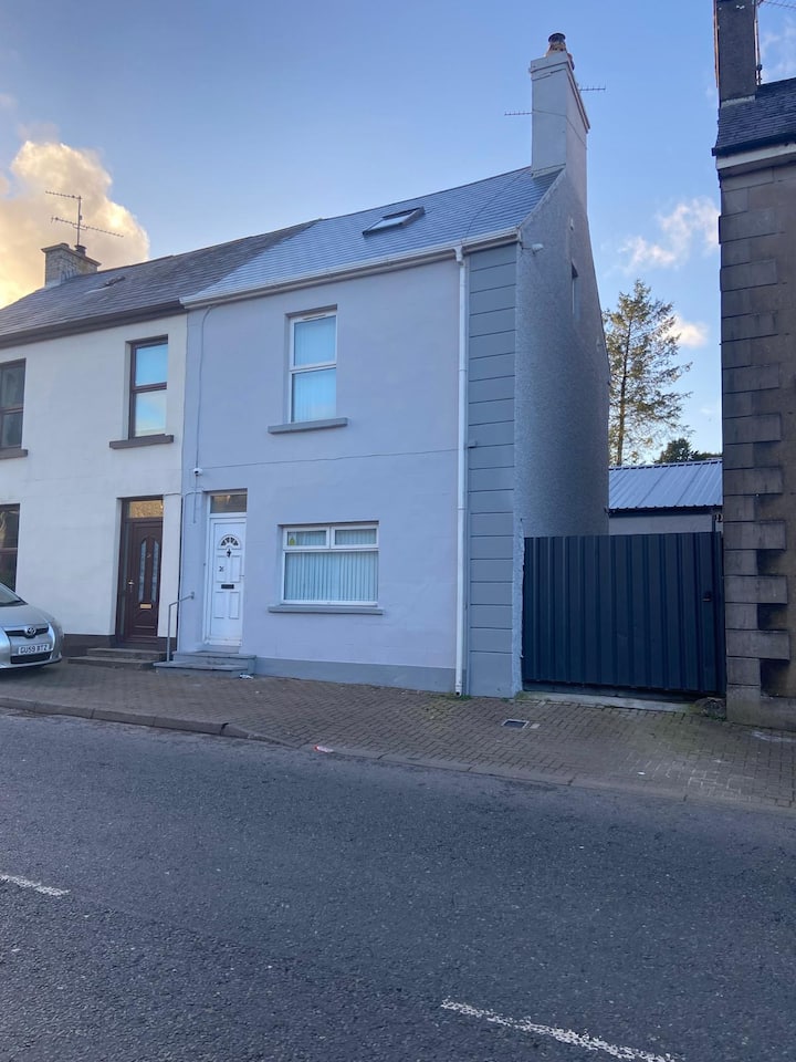 Tempo Lodge Accommodation Which Sleeps 8 Guests - Enniskillen