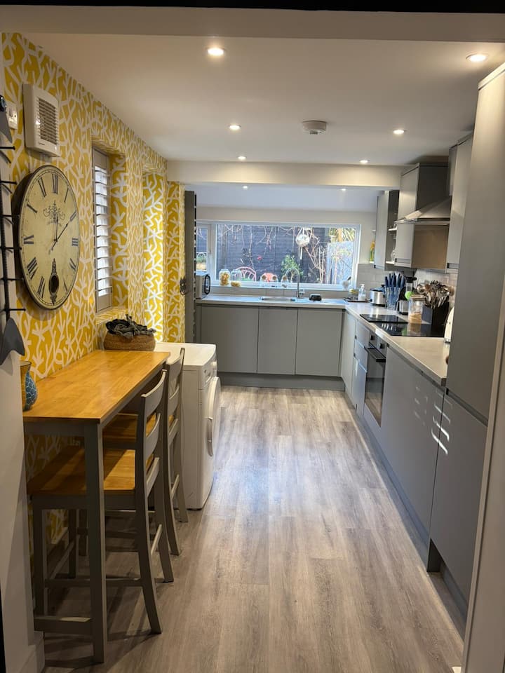 Stylish 2 Bedroom Folkestone Home - Folkestone