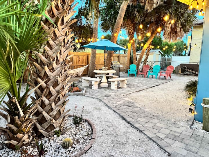 The Surfer - 1 Bedroom Suite - Cape Canaveral, FL