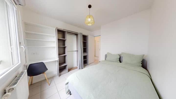 Hibiscus - Chambre Colocation - Proche Tram T4 T6 - Vénissieux