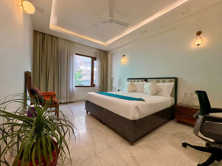 Luxury Green Apartment W/ Private Balcony Gurgaon - Gurugram