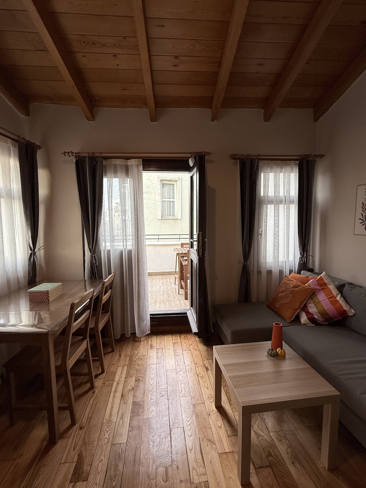 Elegante dúplex con balcón grande - Departamentos en renta en Beyoğlu ...