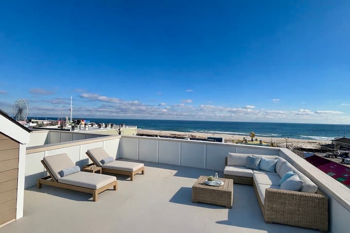 Luxury Oceanfront 
4 Bedroom With 2 Master Suites - Seaside Heights, NJ