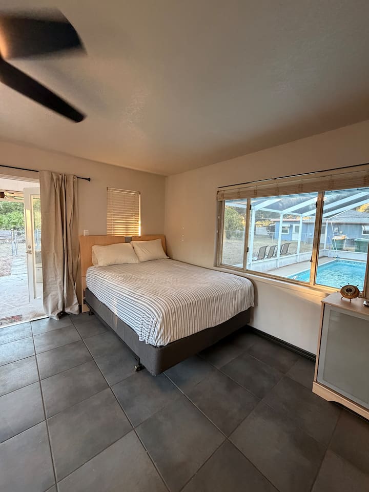 Stylish One-bedroom With Pool & Near The Beach! - Port Charlotte