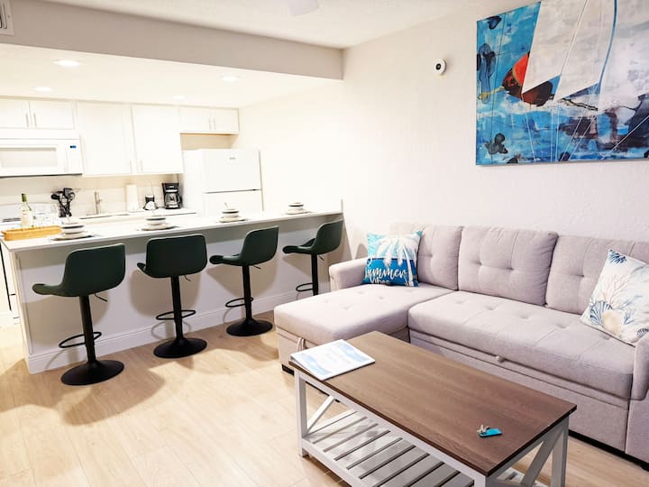 #205 1br Suite, Full Kitchen, Beachside - Daytona Beach, FL