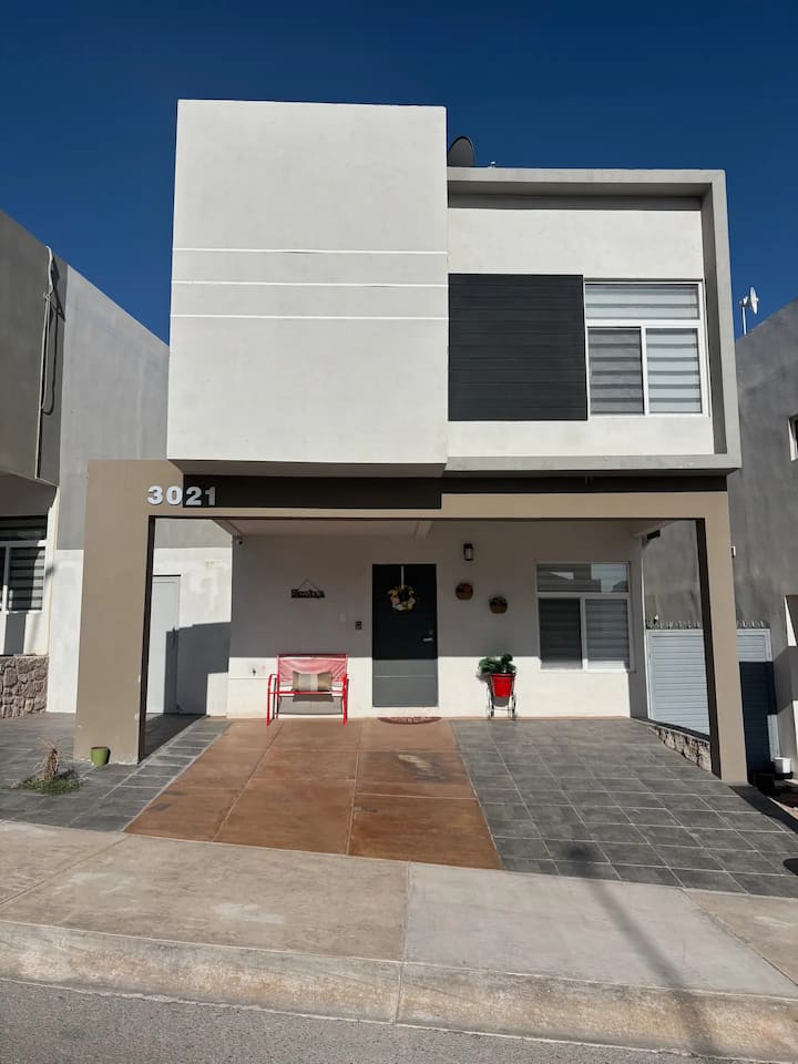 Residencia - Amplio, Cómodo Y Cálido. - Chihuahua