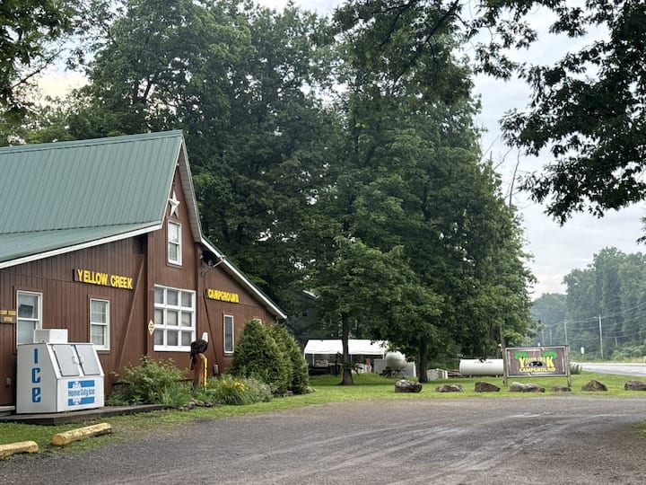 Creekside Cabin & Hunter Cabin, Along Yellow Creek - Indiana, PA