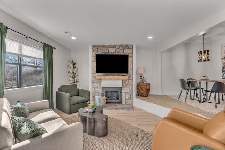 Golf Course Condo - Lawrence, KS