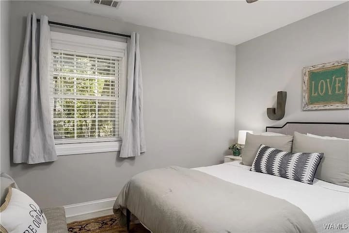 The Crimson Corner - Tuscaloosa, AL