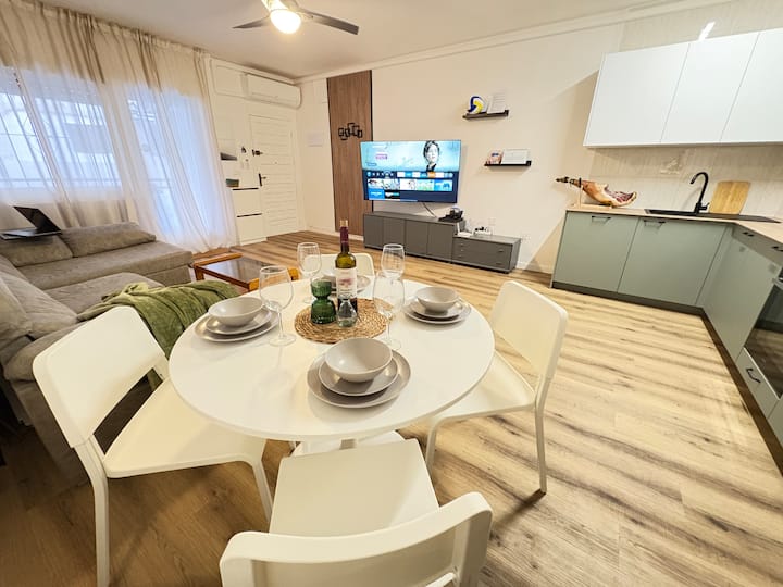 Premium Apartment Next To Palm Avenue, 300m Beach - Torrevieja