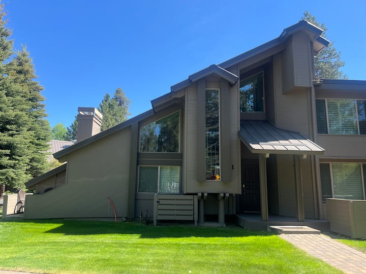 Updated Tennis Village Condo | Walkable To Village - Sunriver, OR