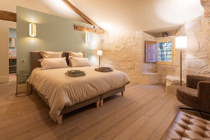 Suite Familiale De Charme Dans Le Château Des Ducs - Bellac