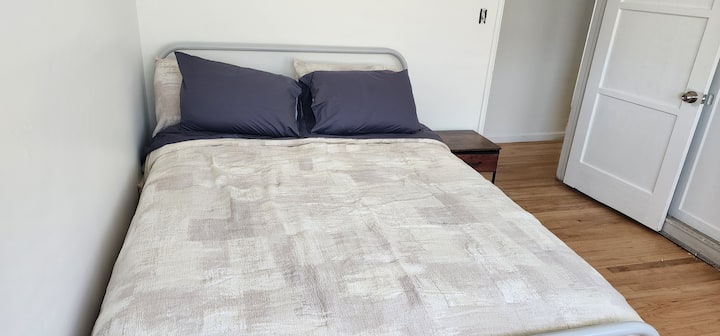 Comfortable Private 1br, 1bt Suite In Host Home - Long Beach, CA