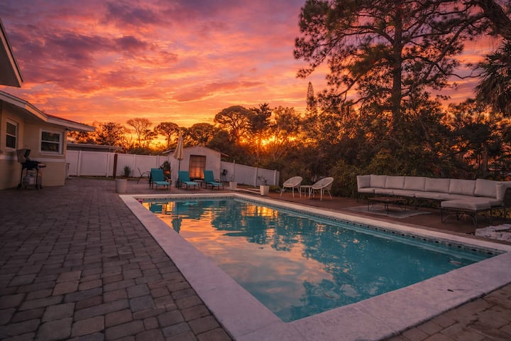 Gulfport Getaway | Beach, Downtown, Shops Nearby - St. Pete Beach, FL