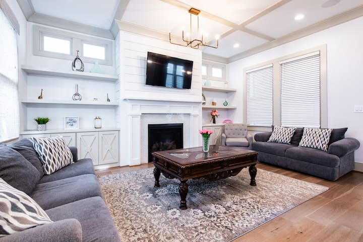 Superhost ~ Quiet Upscale Home Near Louisville - Louisville, KY