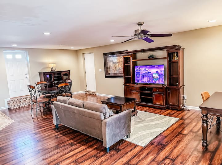 2 Bedroom Apartment In Historic Mansion - Lake Morris, KY