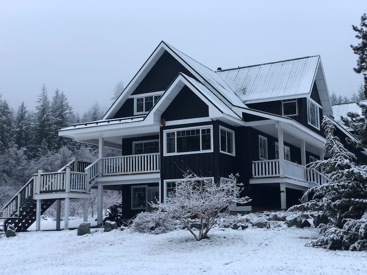 King Bed - Great Views - Clean - Comfortable - Pemberton