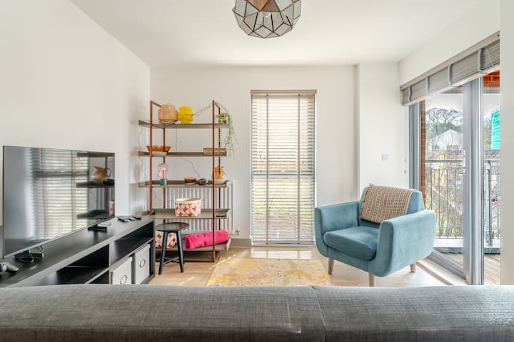 Spacious 2-bed Apartment In Arno's Vale - Bristol