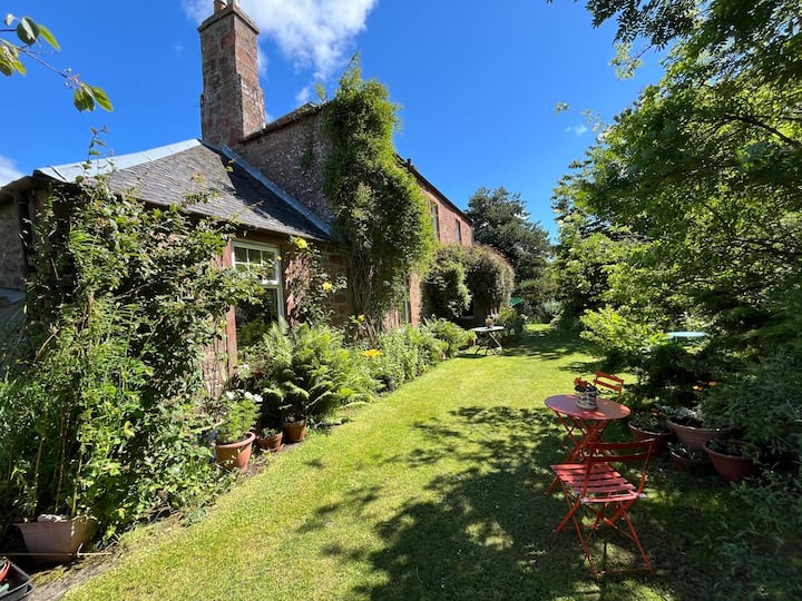 Pitch Your Own Campervan In A Beautiful Garden - Fife