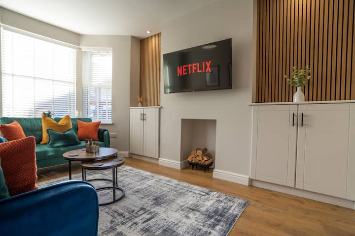 Edwardian Home Sleeps 6 | Chesterfield - Chesterfield