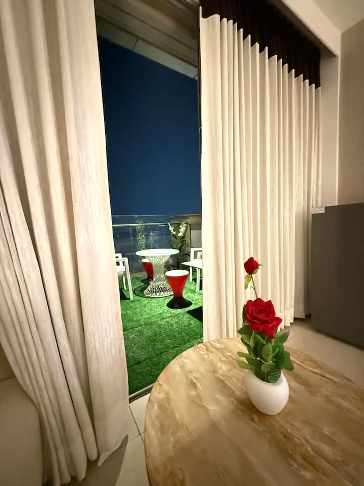 The Cozy Garden Loft – Pool & Gym - 구르가온