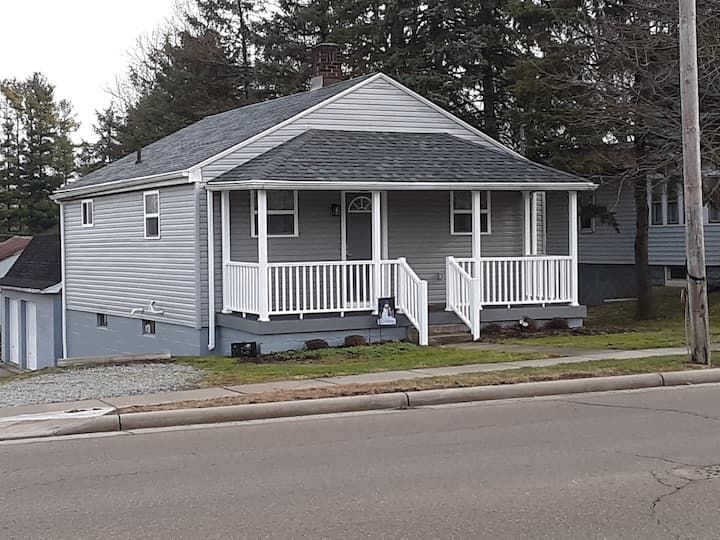 Charleston Cottage - Buck Creek State Park, Springfield