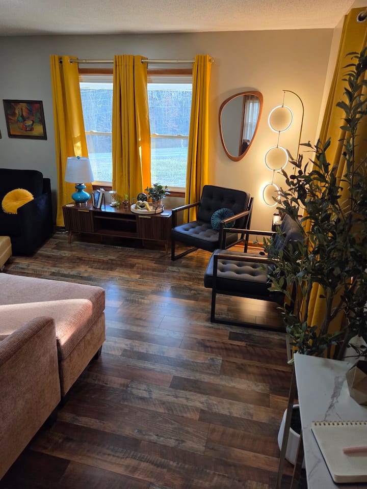 Vintage Vibe - Camden, TN