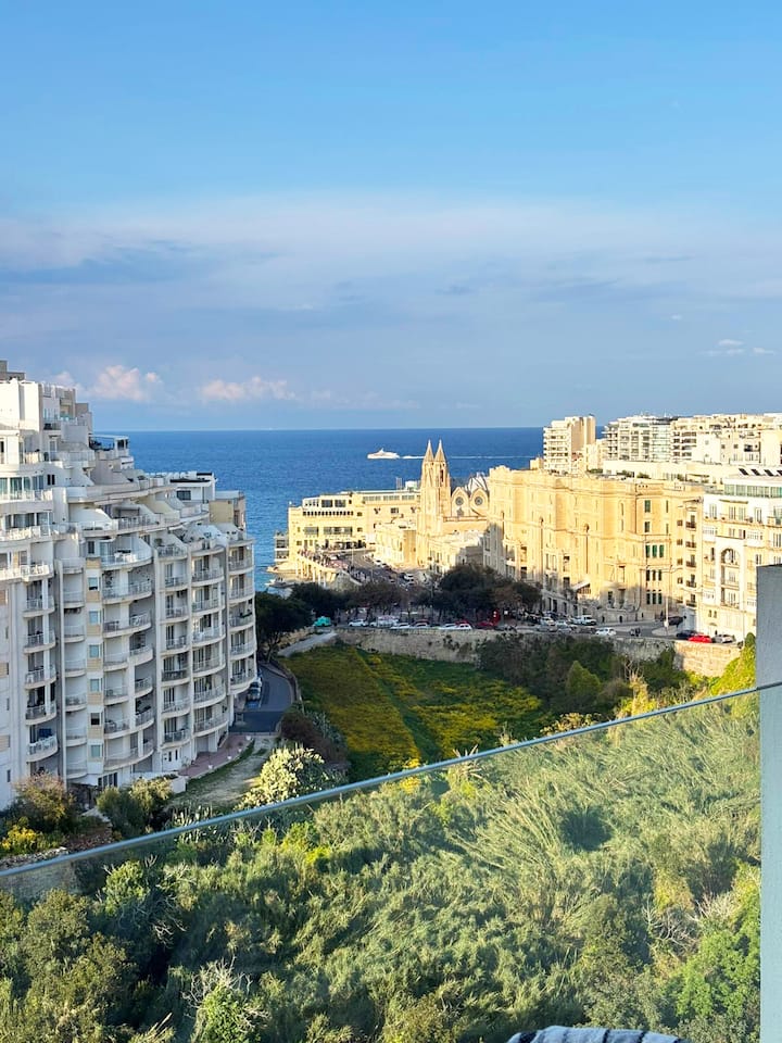 Sea View House | Walk To Balluta Bay, City Center - Malta