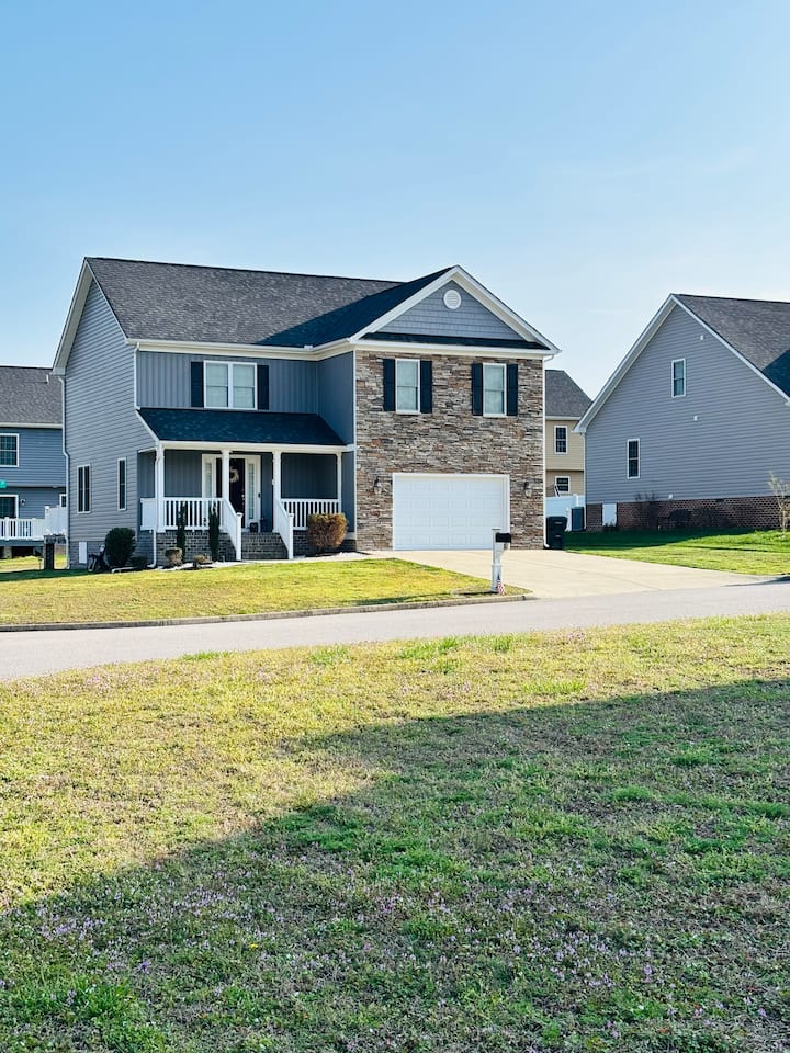 5mi To Ft. Gregg-adams, With Tesla Charger Ready - Fort Lee, VA