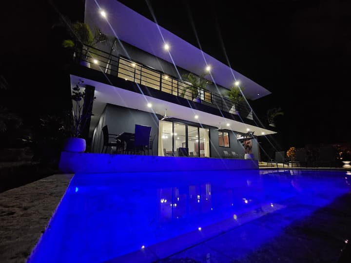 Casas Las Palmas #5 Para 18 Personas. - Costa Rica