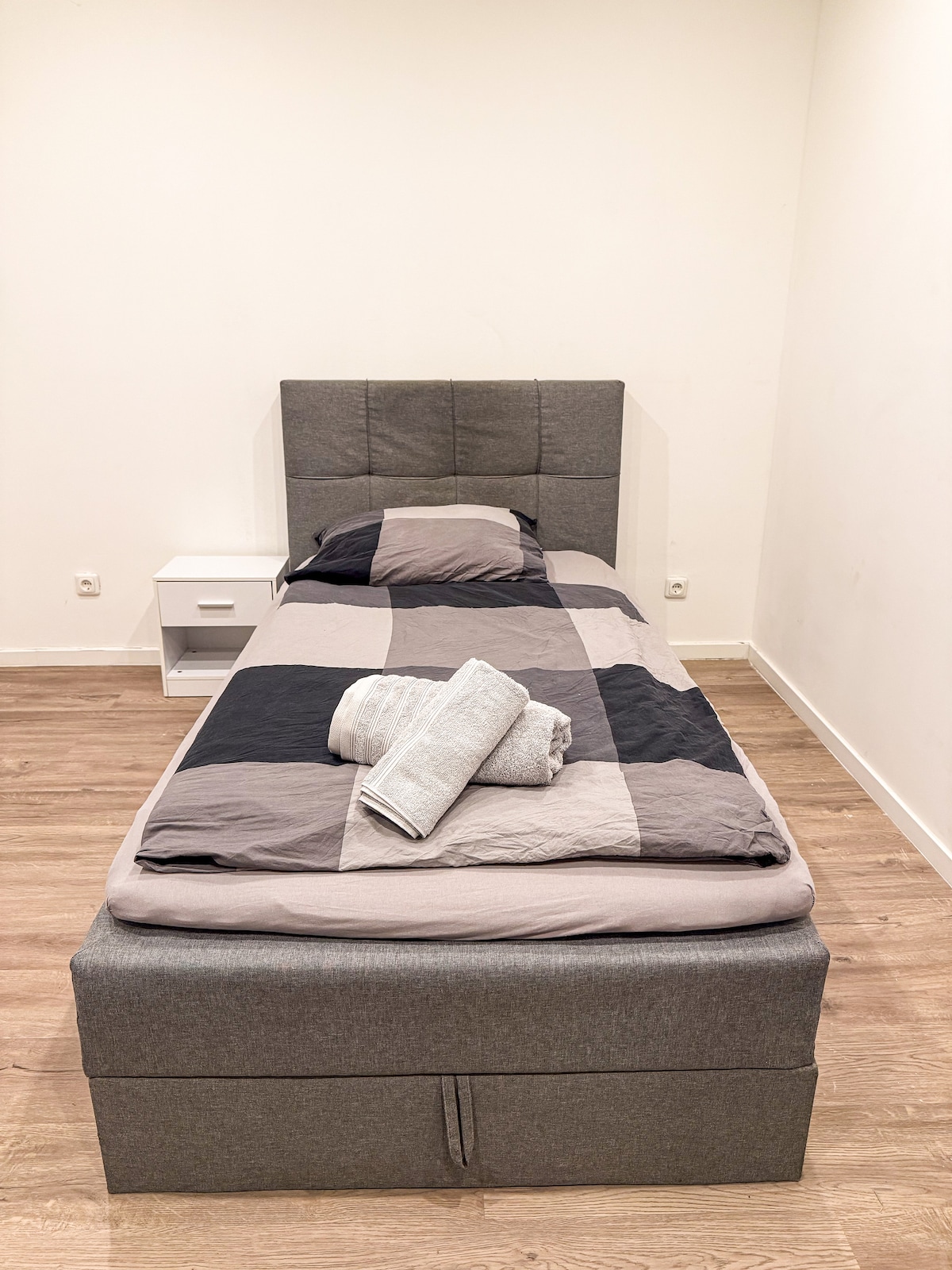 Ruhr Business Apartments Essen 8 beds parking - Apartments for Rent in ...