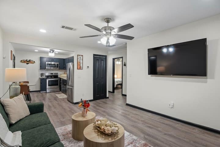 New 2br/ Sleeps 4/walking Distance To Mb/statefarm - Atlanta, GA