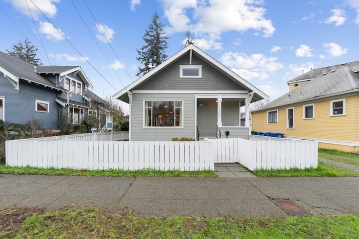 Urban Nest 2b Lower Unit @Ballard • Prime Location - Seattle, WA