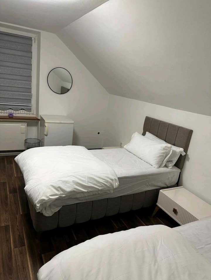 Zwei Schlafzimmer Monteuerwohnung Pension - Essen
