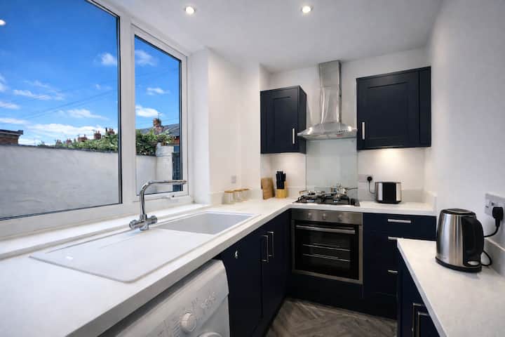 Contractors | Discounted | Sleeps 6 - Darlington