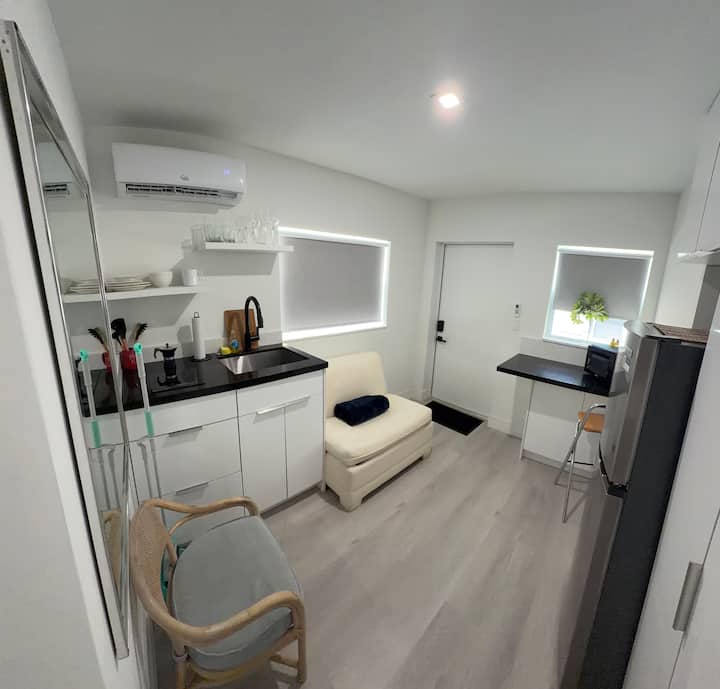 Cozy & Modern 1br In Prime Location W/parking - Miami