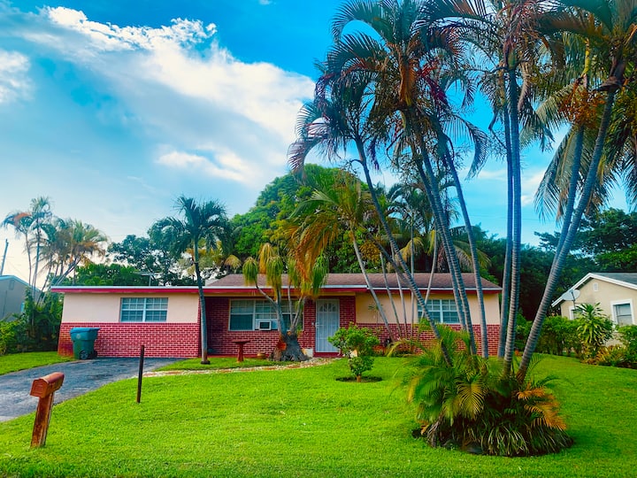 “Spacious 3br Home Near Hospital In Great Area. - Boynton Beach, FL