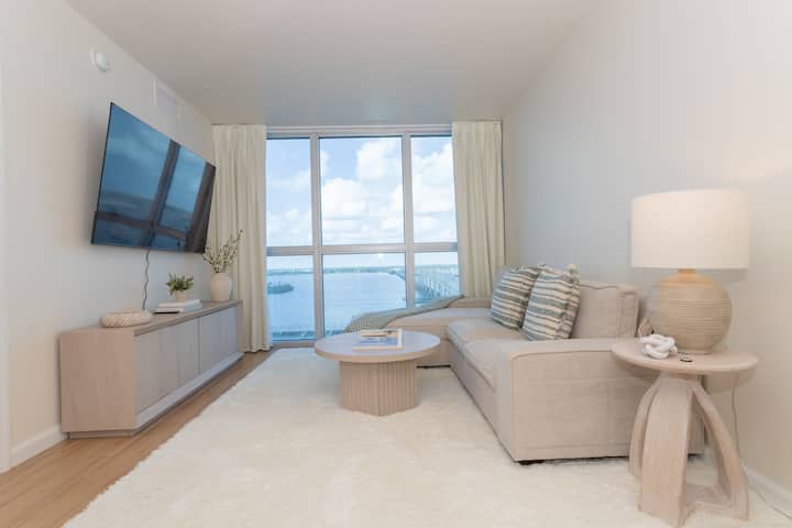 The Coastline Apartment - Fort Myers