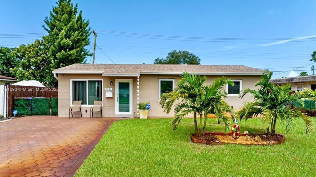 HABITACIÓN EN ALQUILER en una moderna casa de Hollywood con piscina ...