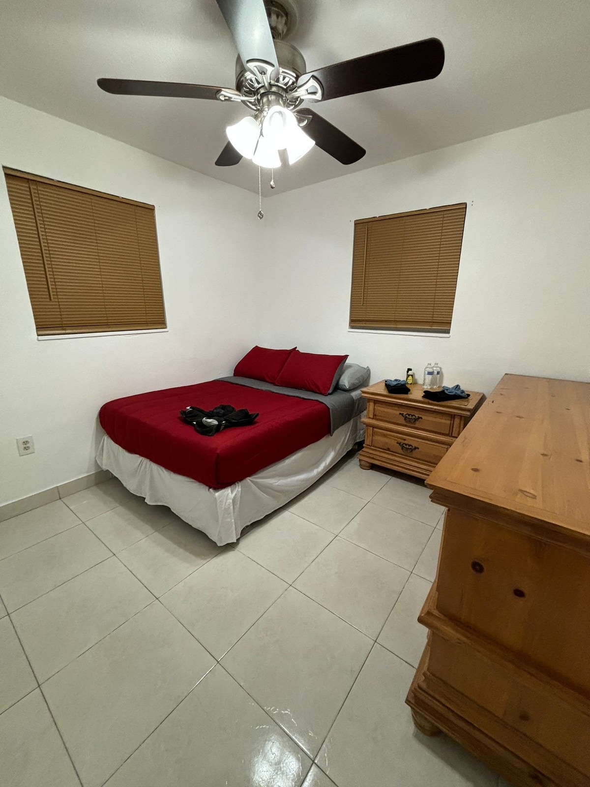 HABITACIÓN EN ALQUILER en una moderna casa de Hollywood con piscina ...