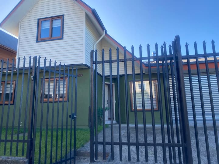 Casa  Para 8 Con Wifi, Patio Y Estacionamiento. - Valdivia