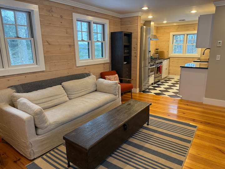 Crosslands—modern Cabin W. Hot Tub And 1 Acre Pond - Rock Hill, NY