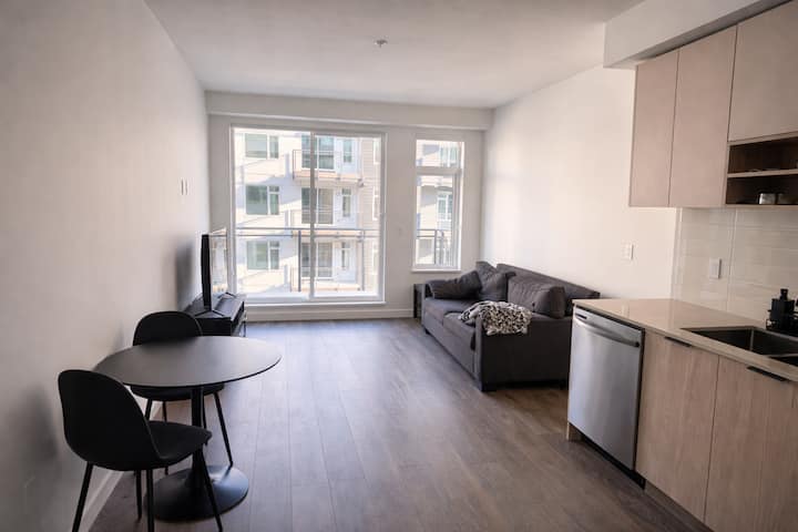 Carrée • 2 Br 1 Bath 4 Ppl • Opening Promotion - Surrey