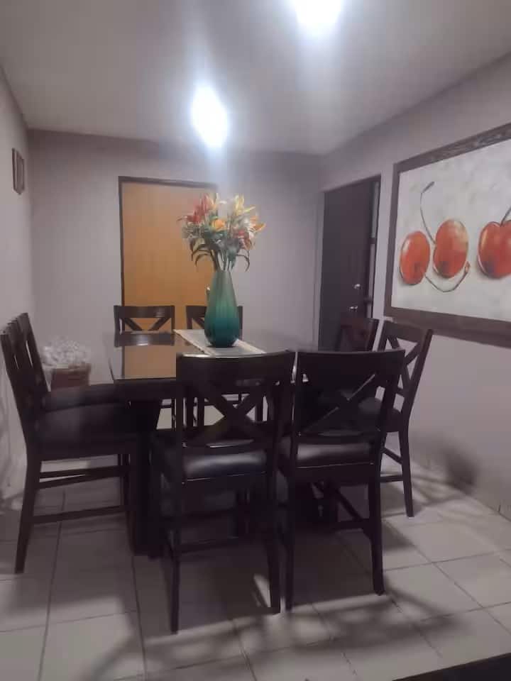 Casa Cerca Outlets / Aeropuerto 20mins / Tiendas - León